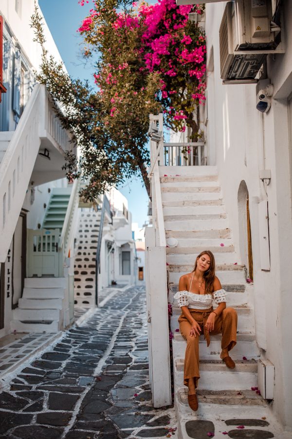 Sitting Poses for Photos: How to Pose Sitting Down - Dana Berez